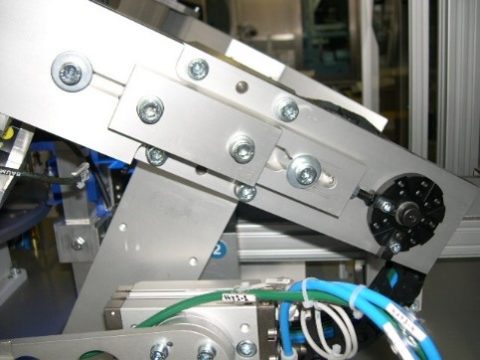 Automatic packaging machine to pack collector coins into capsules ...